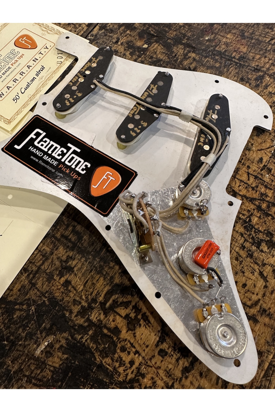 FLAMETONE Mascherina Completa per Stratocaster SSS con '50 Custom Strat ...
